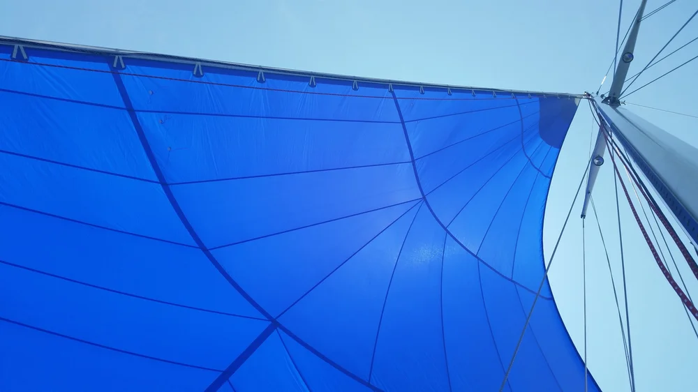 Laminated vs Dacron Sails — Rigging Doctor