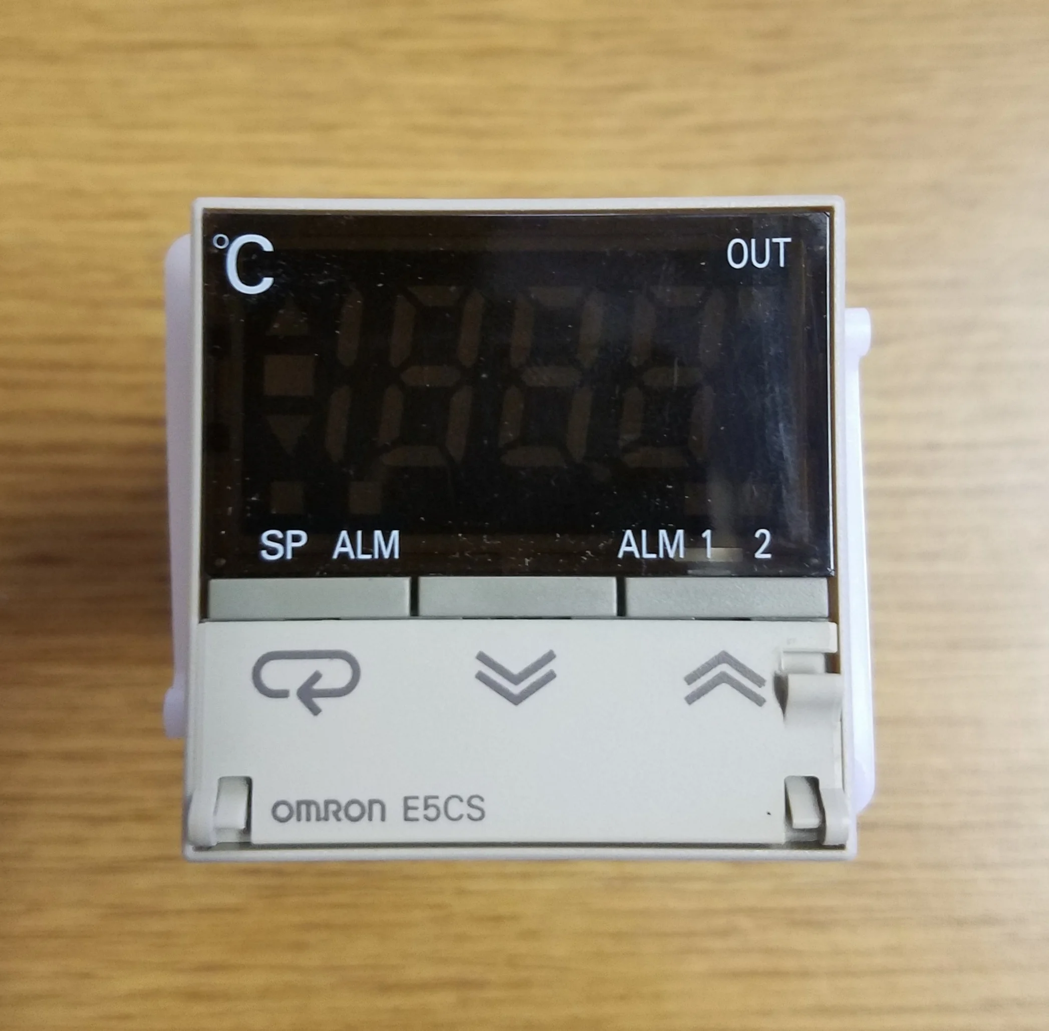 OMRON E5CS-RKJU-W Temperature Controller — Hy-Tech Sales, Inc.