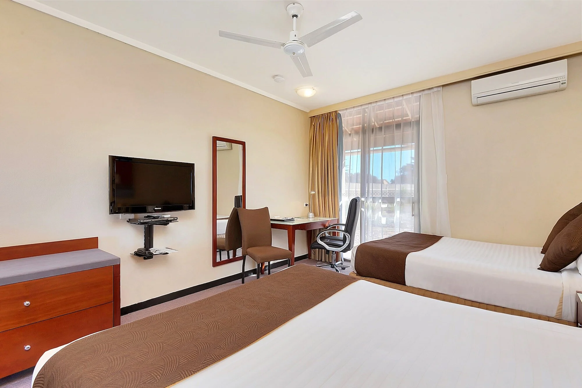Deluxe Queen Twin — Official Site: Comfort Inn Whyalla