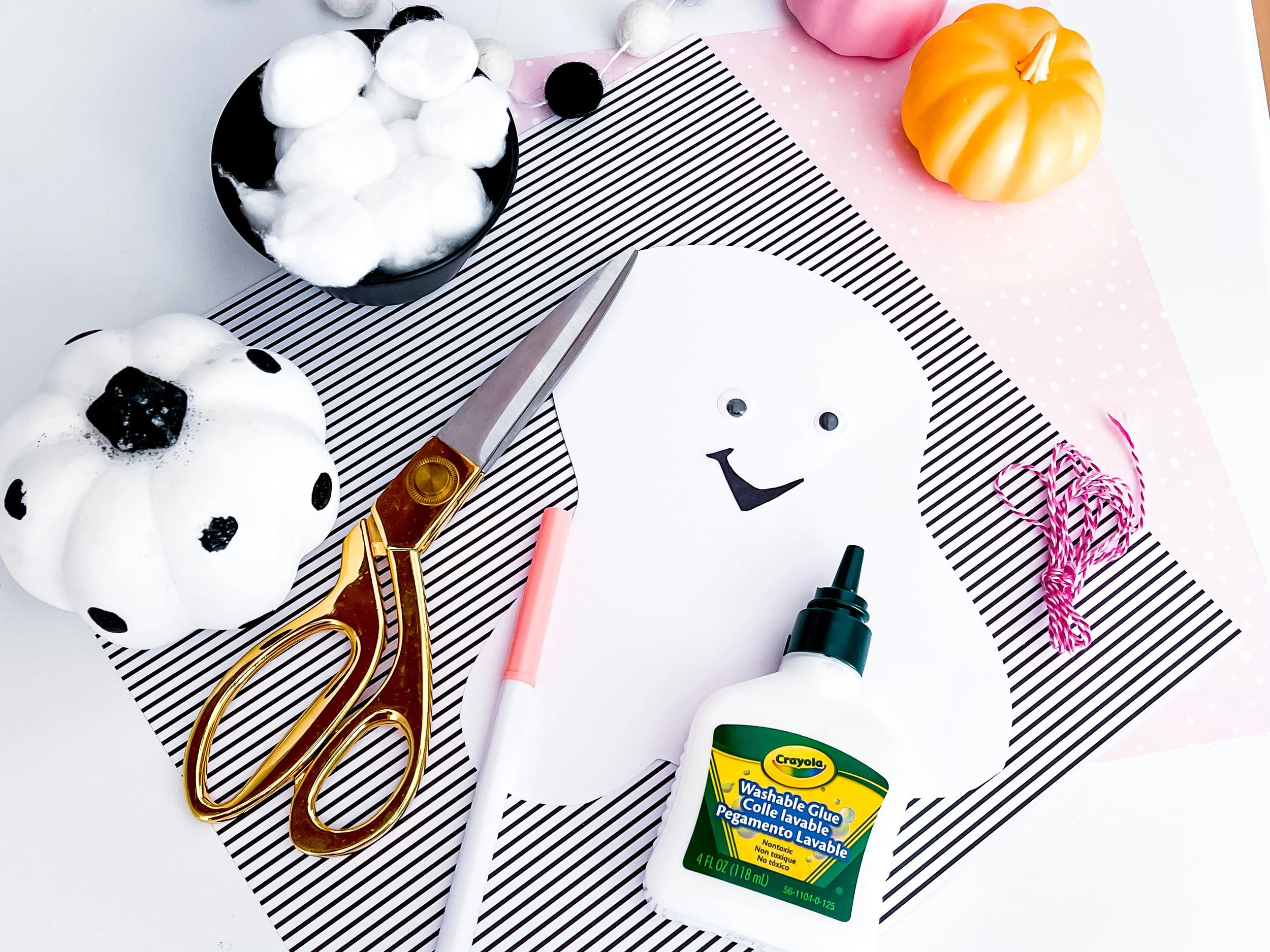 Adorable DIY Fluffy Ghost - A 5 Minute Halloween Kids Craft for Spooky ...