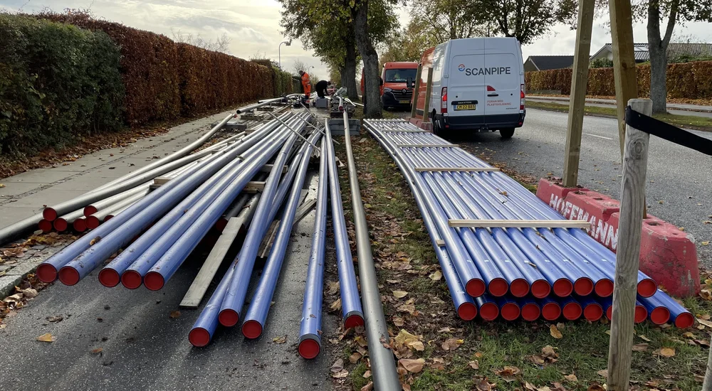Nu trækkes der nye vand-ledninger fra Tokkekøb Hegn og frem til vores ...