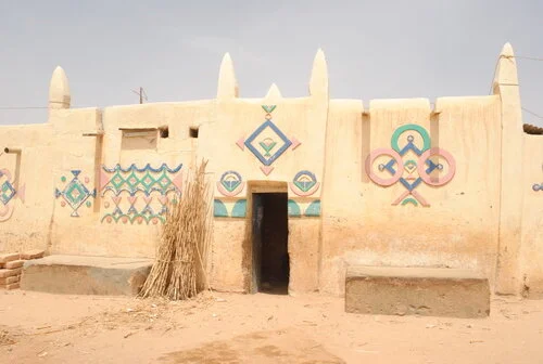 The fascinating history of traditional Hausa facade decorations ...