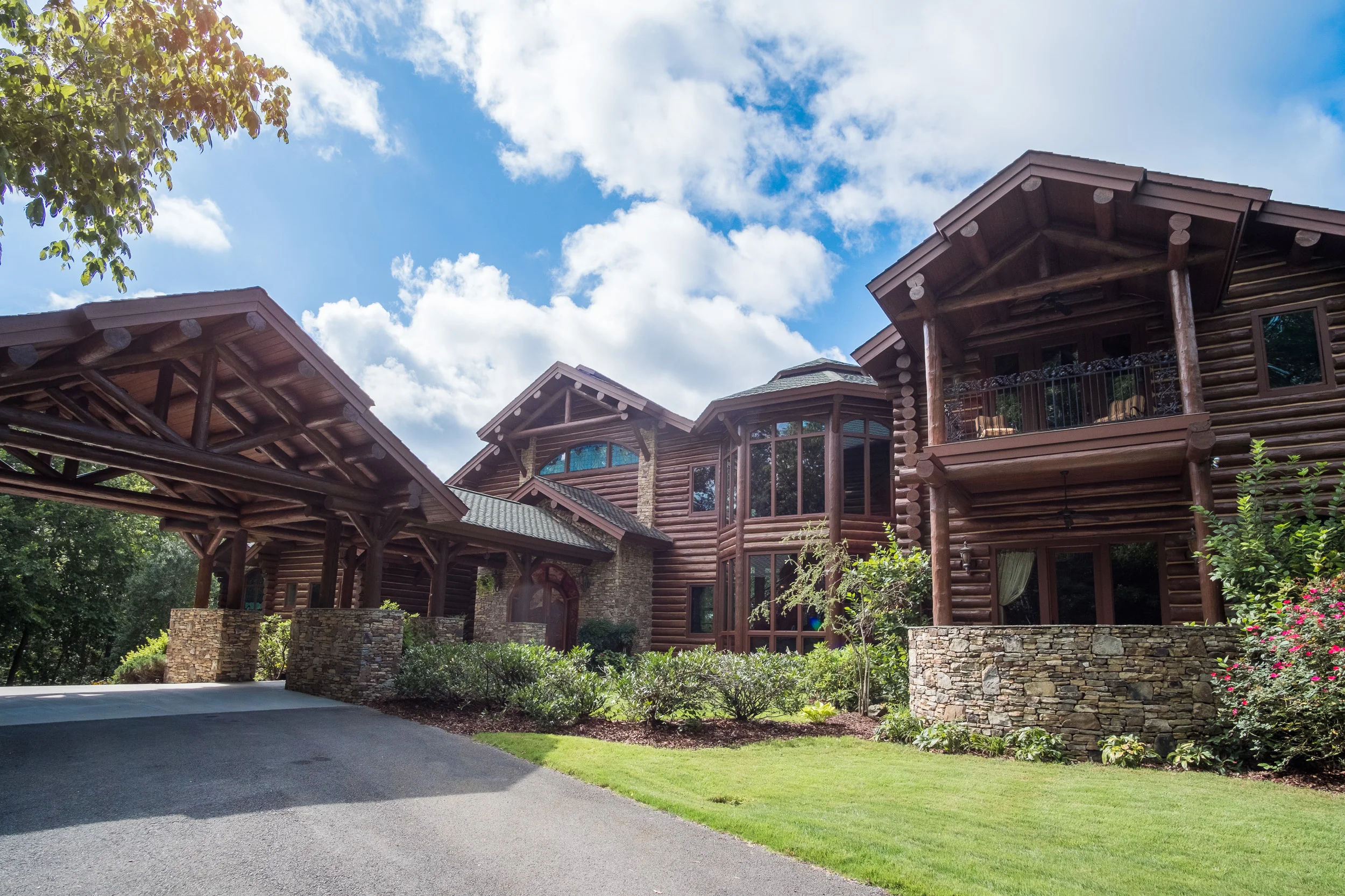 Stunning Alpine Log Home — Dune Lake Studios