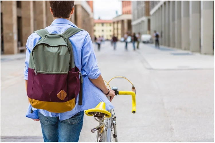 Ergonomic Tips for Carrying Backpacks, Purses, and More — The Rising ...