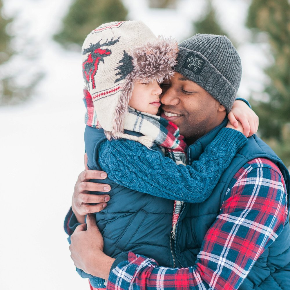 Get Outdoors on a Snow Day / Winter family photo session with style ...