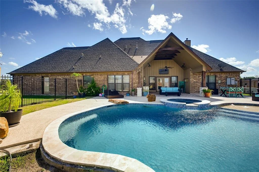 Custom Fit Pools - Service and Design