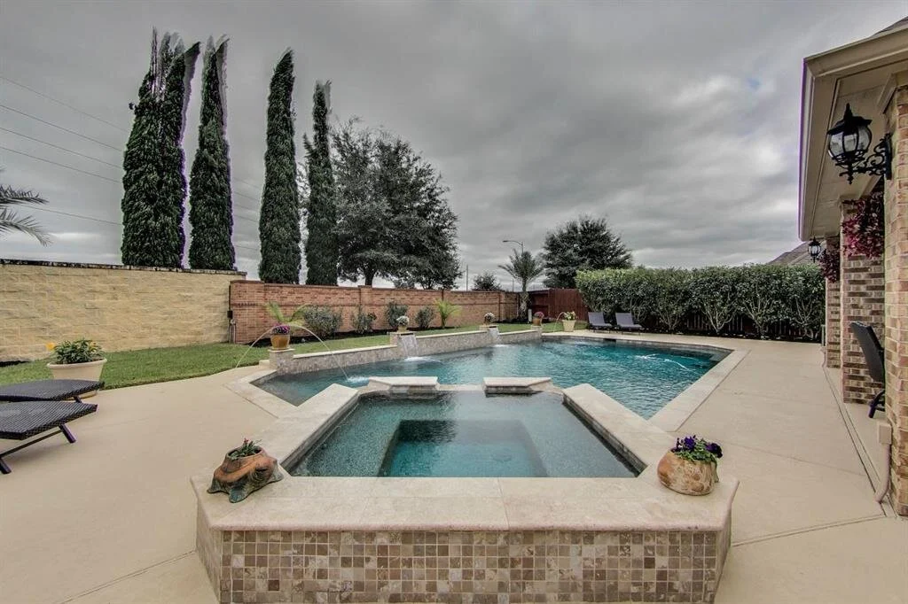 Custom Fit Pools - Service and Design