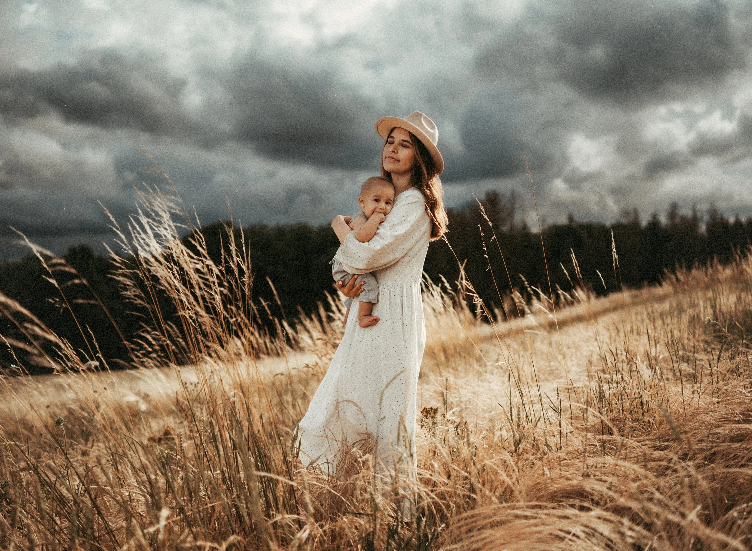 Stuttgart Ramstein Kaiserslautern And Kmc Breastfeeding Photos Intimate Moments — Emotive