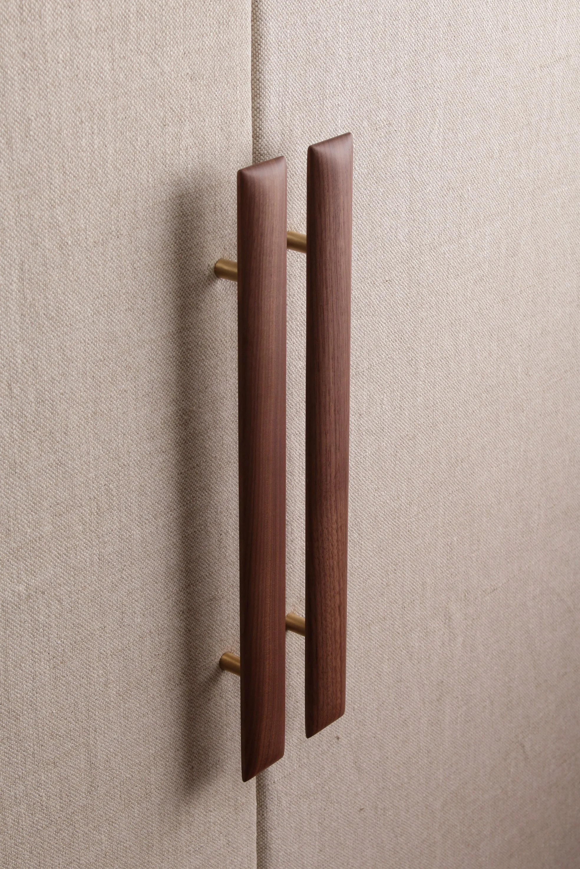 Byron & Gómez - Wood Handle / Pull Handles for wardrobes and cabinets.