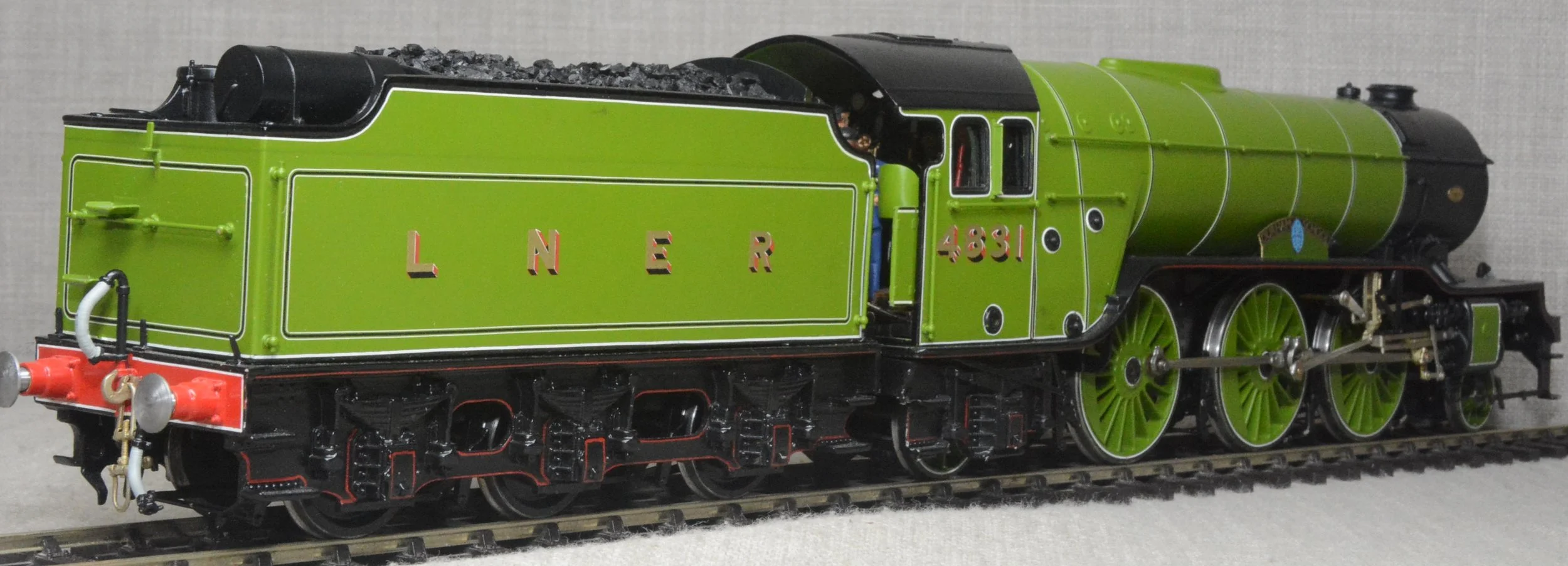 LNER Gresley Class V2 2-6-2 and Tender No. 4831 'Durham School ...