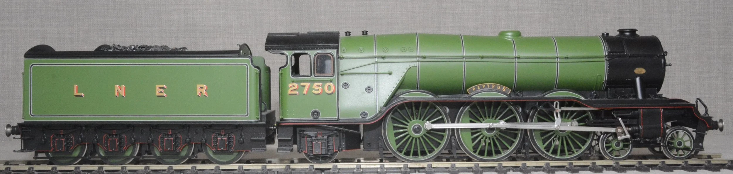 LNER Gresley Class A3 Pacific 4-6-2 Loco and Tender No. 2750 'Papyrus ...