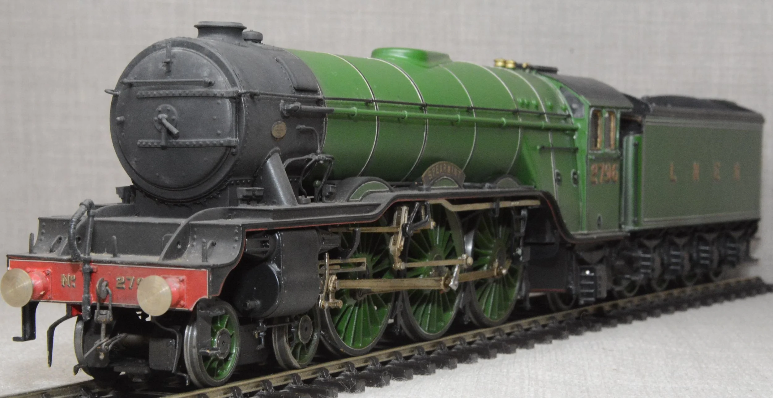 LNER Gresley Class A3 Pacific 4-6-2 and Tender No. 2796 'Spearmint ...