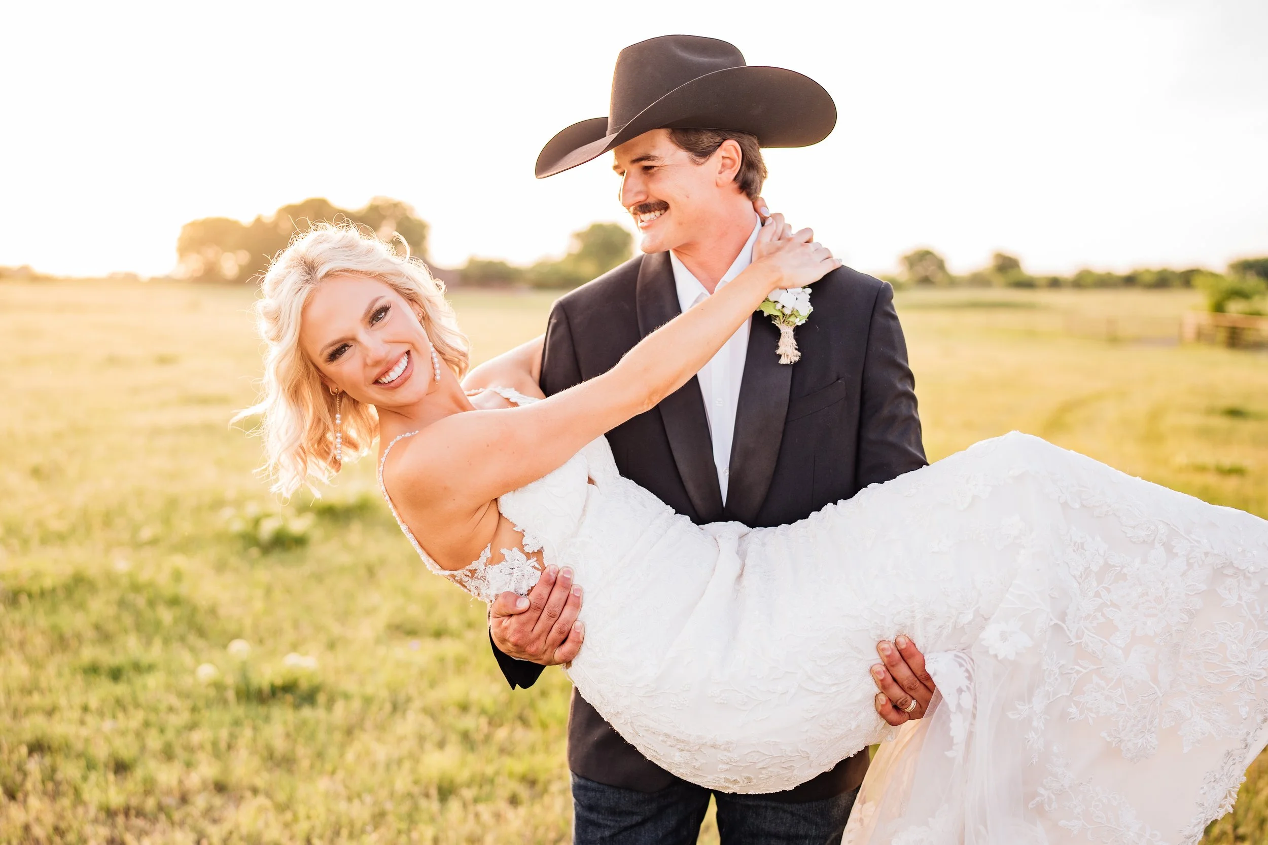 Courtney + Chandler's Lucky Spur Ranch Texas Wedding — Julia Alison ...
