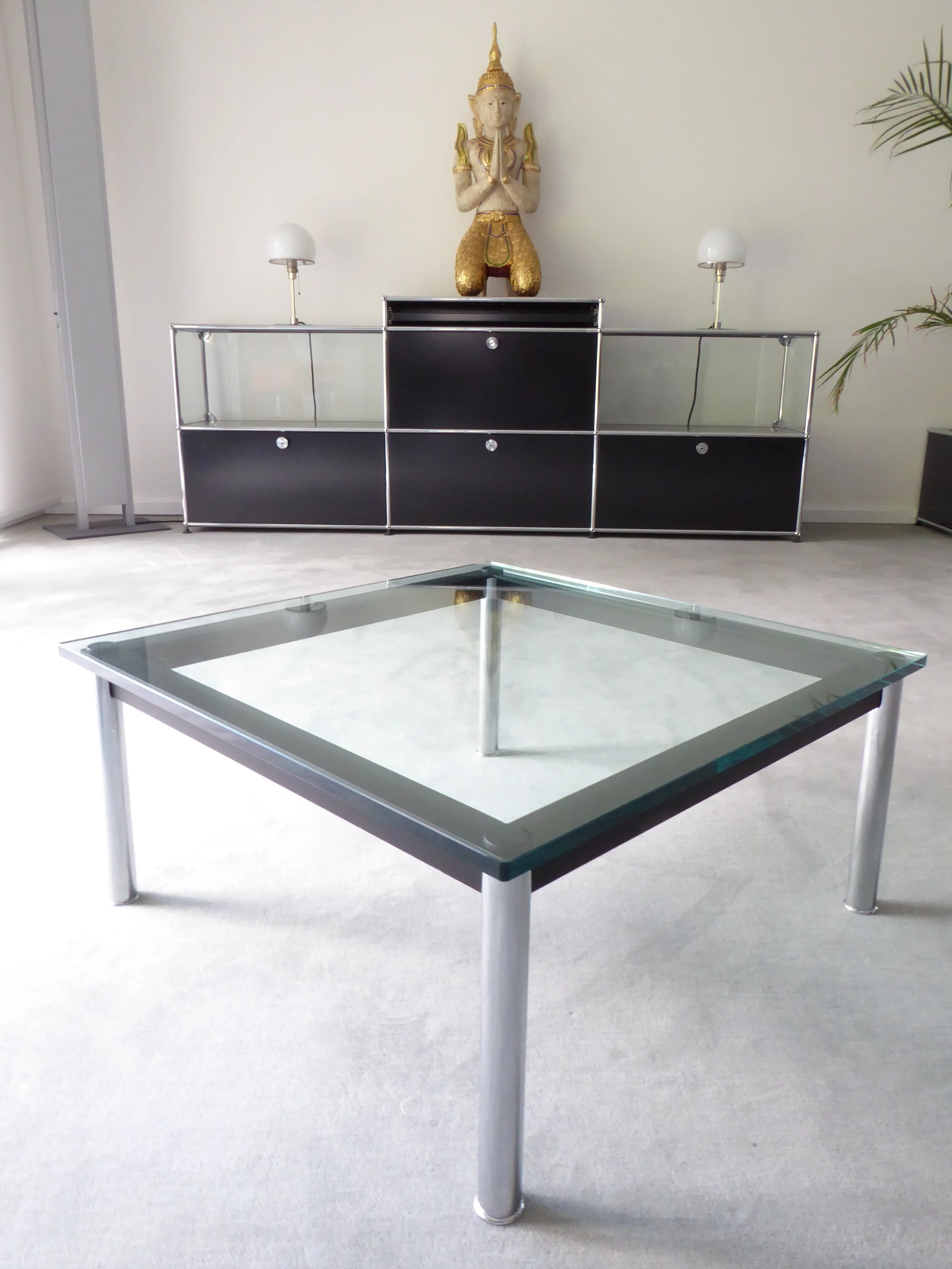 Cassina Le Corbusier LC 10-P Couchtisch 70x70 Kristallglas Chrom — furniture4life