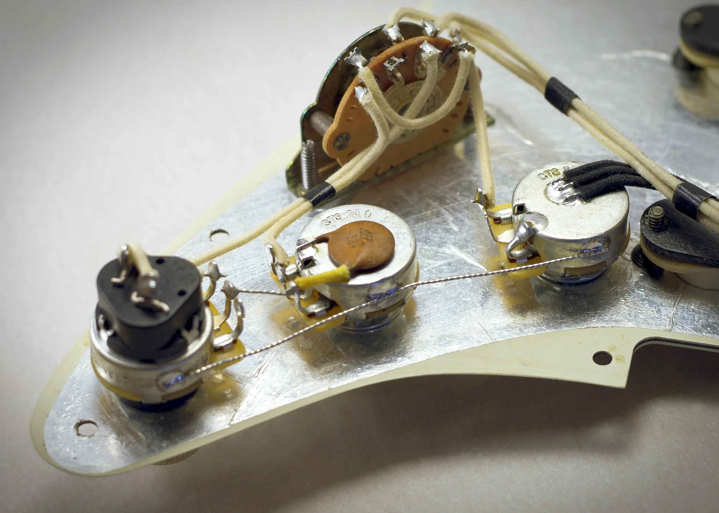 STRAT TONE CAPS · TREBLE BLEED