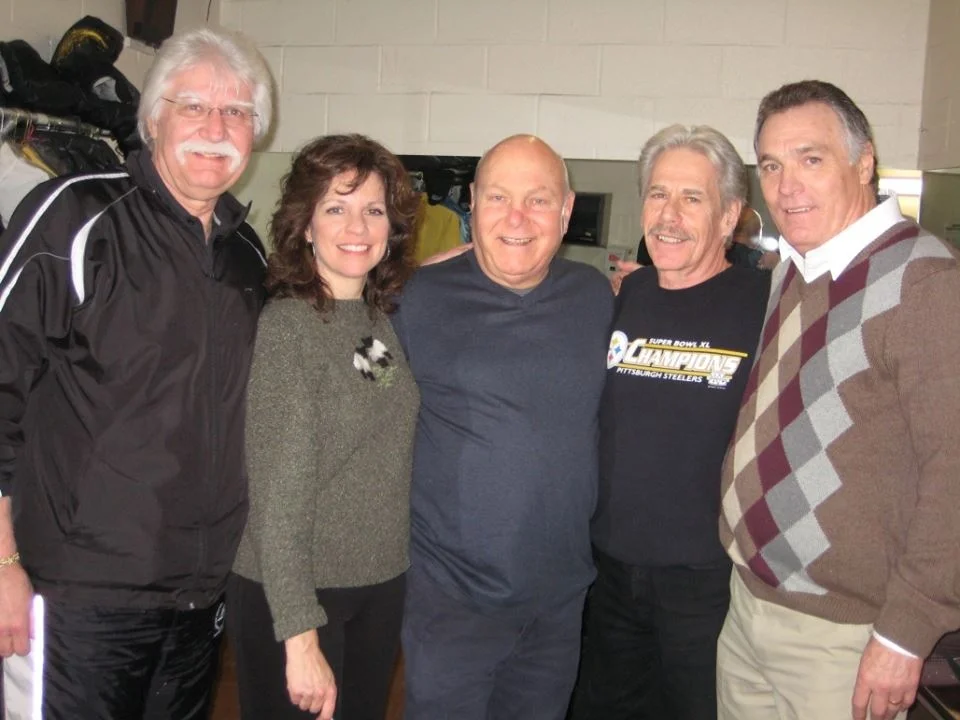 Look — Pianist and Vocalist Donna Groom