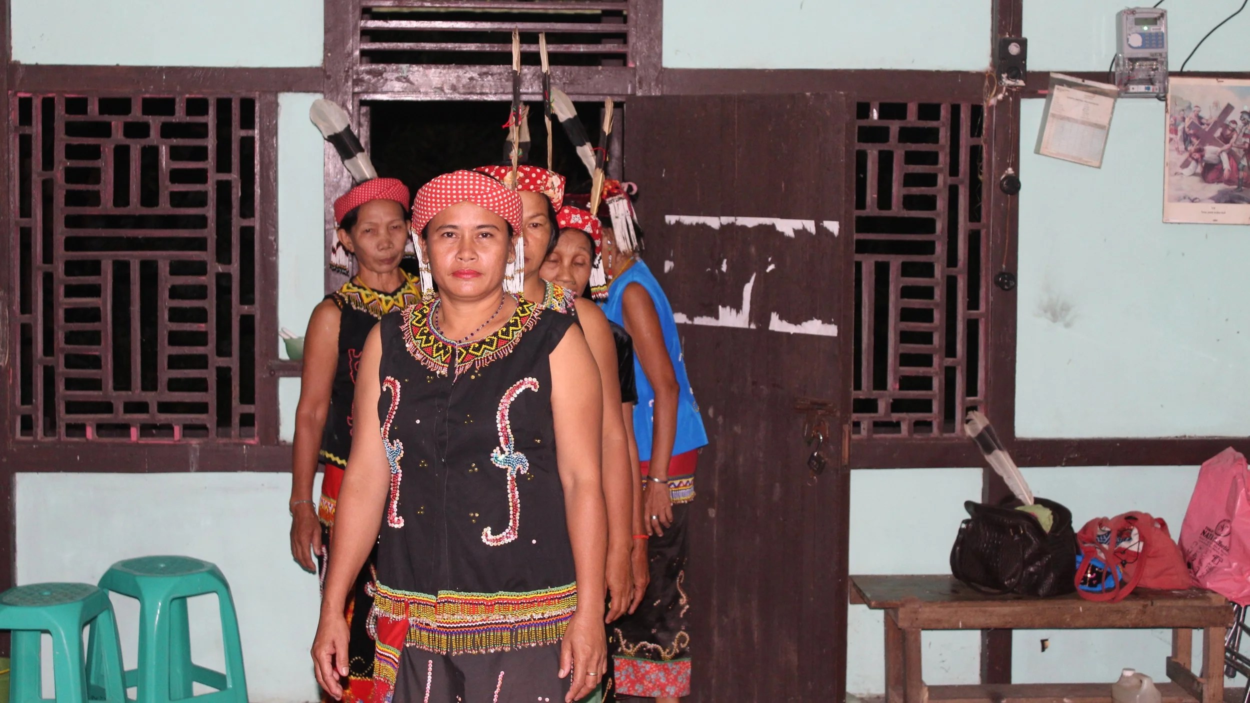 The Voice of Ibu Ana: Dayak Kayan Song on the Mendalam River — aural ...