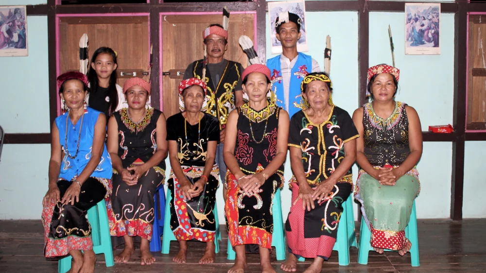 The Voice of Ibu Ana: Dayak Kayan Song on the Mendalam River — aural ...