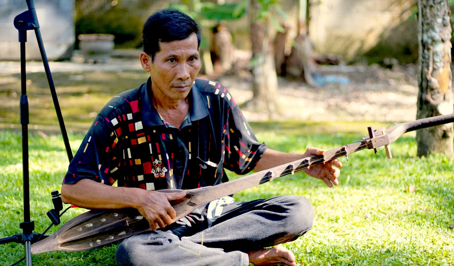 Dayak Halong Ritual Music in South Kalimantan, Part 2: Kasapi — aural ...