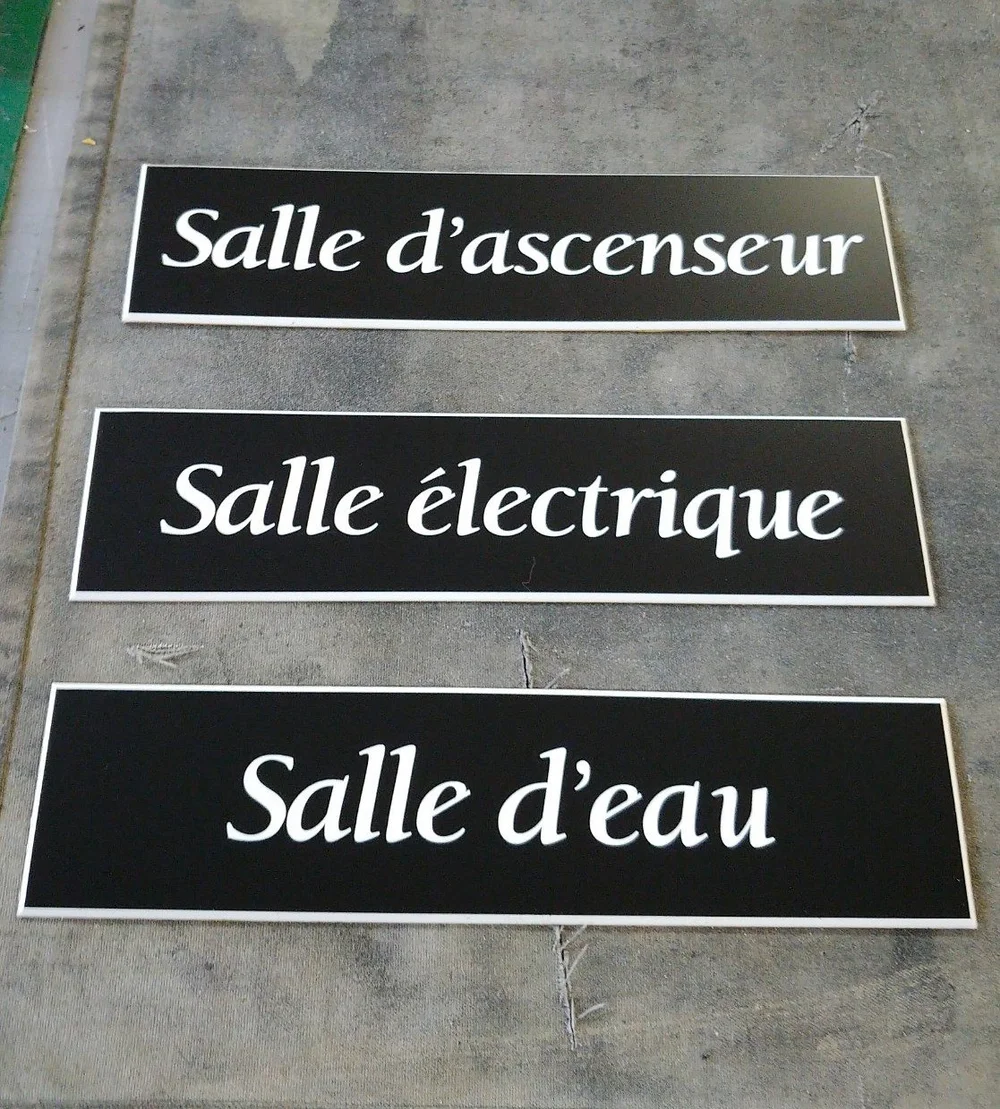 LASER ENGRAVING ON LAMICOID PLASTIC | Systana Gravure Laser