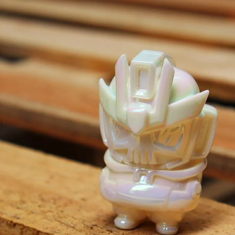 Devil Toys x Quiccs Nano TEQ63 Prismatic White Edition — Ko-Re Ko-Re