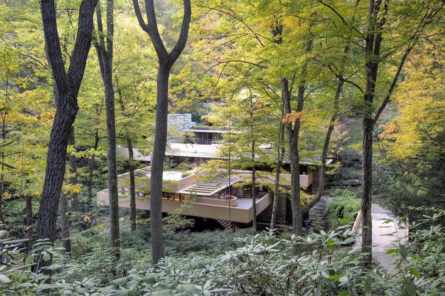 Frank Lloyd Wright's Fallingwater — Spectacular Spaces