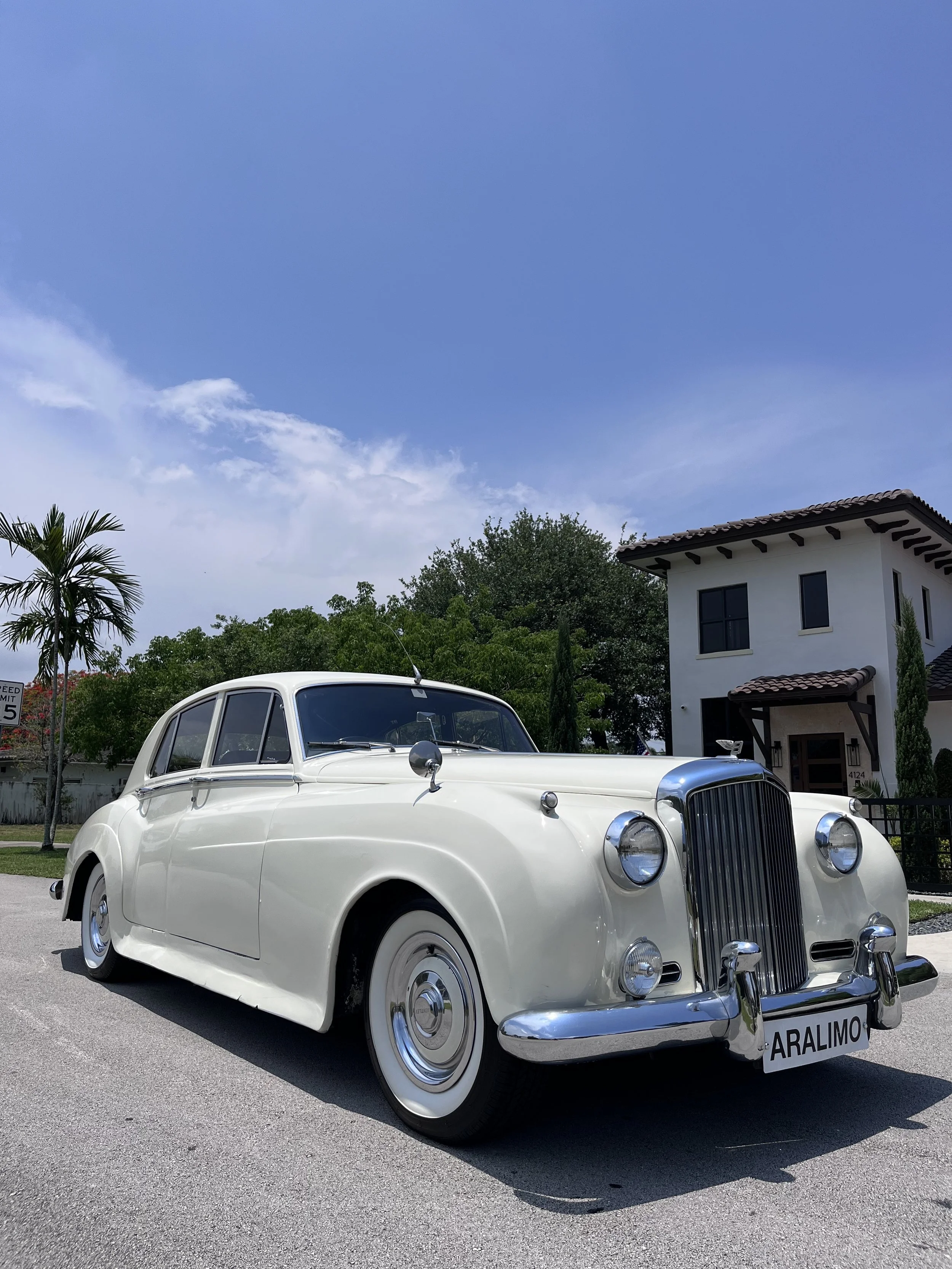 AraLimo - Limos Classic Cars Service, Miami, South Florida, Broward