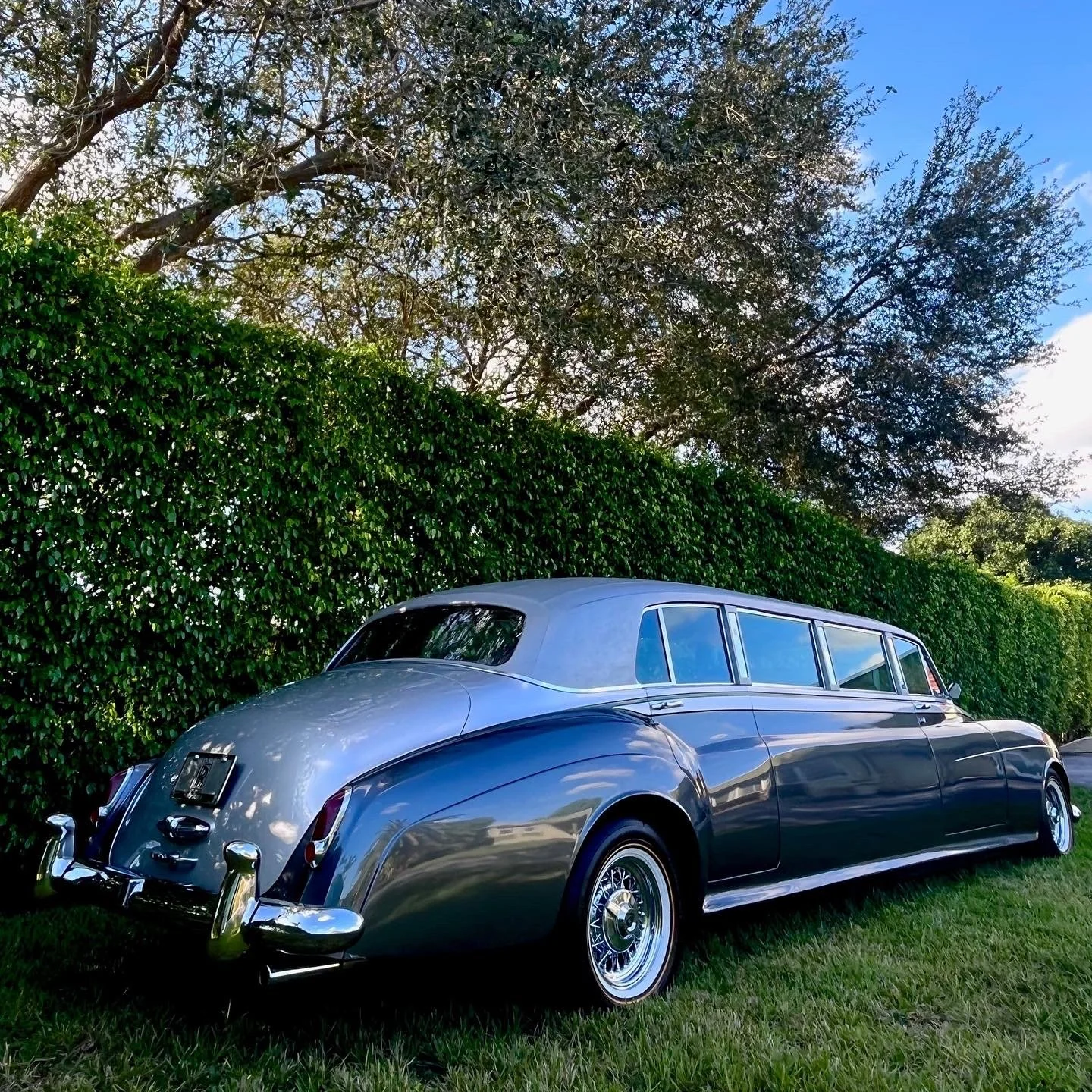 CLASSIC CARS — AraLimo