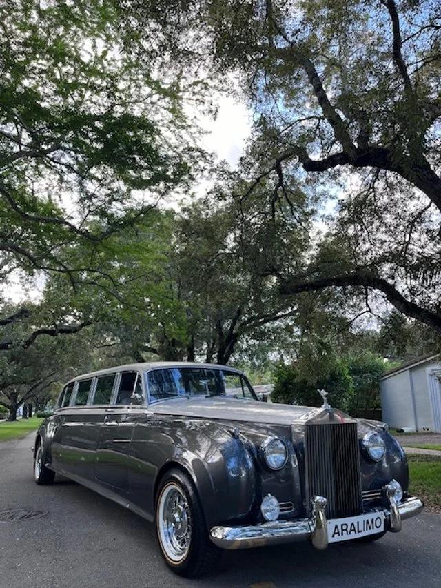 CLASSIC CARS — AraLimo