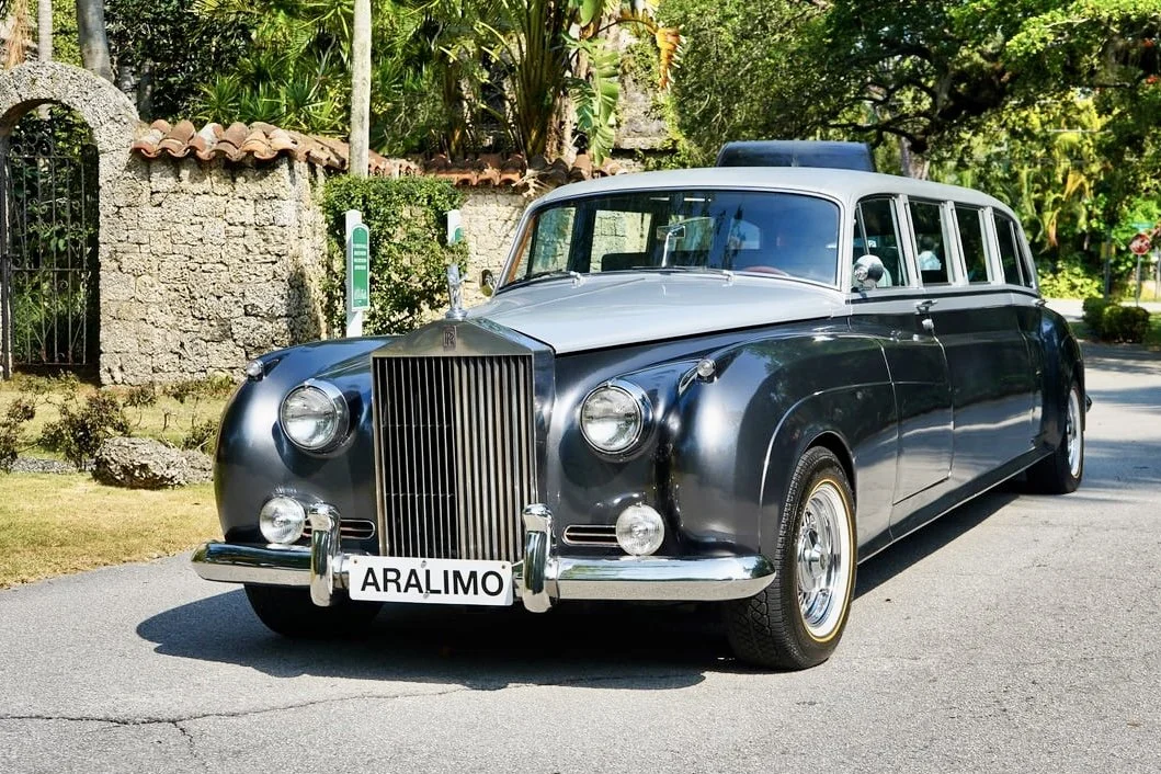 CLASSIC CARS — AraLimo