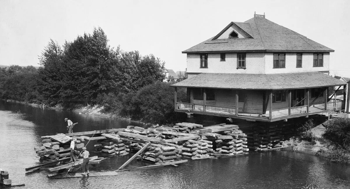 Deane House on the Move — Deane House