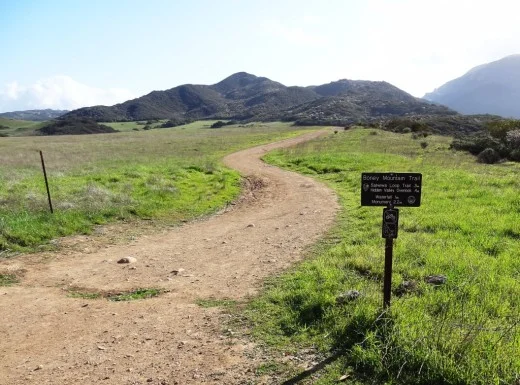 Boney Mountain Trail to Hidden Valley Overlook, Danielson Monument and ...