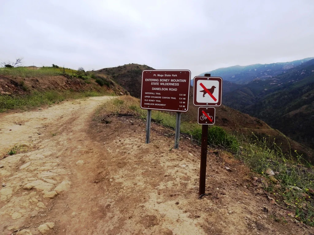 Boney Mountain Trail to Hidden Valley Overlook, Danielson Monument and ...