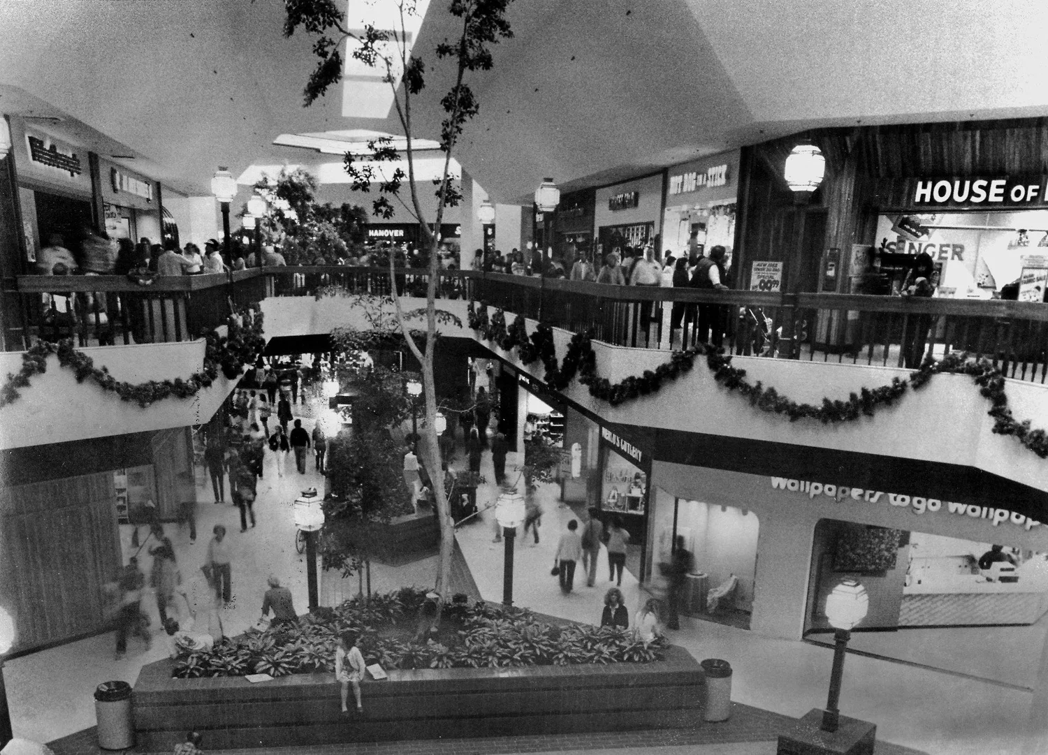 Scene From The Oaks Mall at Christmastime in December 1982 — Conejo ...