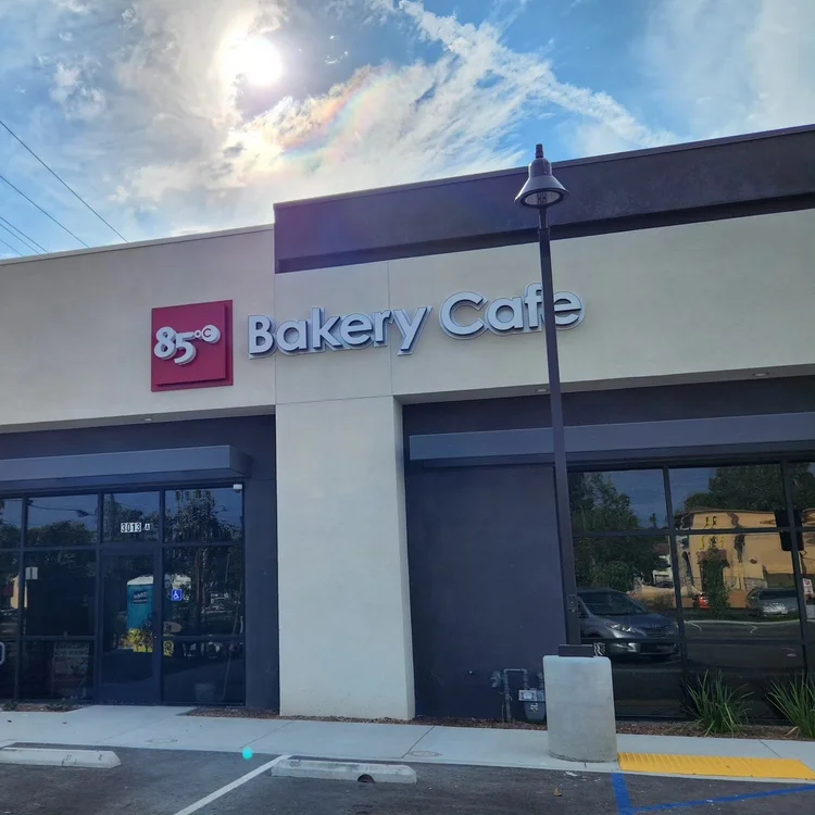 85°C Bakery Cafe Now Open in Simi Valley — Conejo Valley Guide | Conejo ...