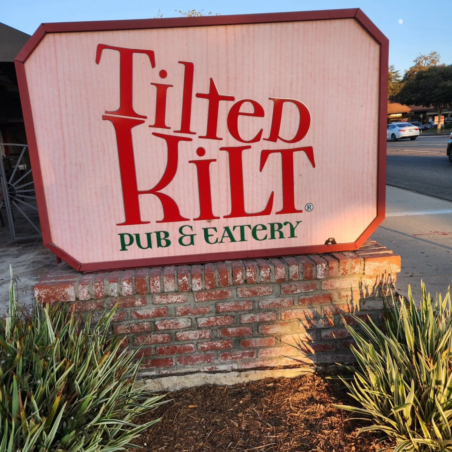 Tilted Kilt Thousand Oaks to Rebrand as New Concept, Oaks Local Craft ...