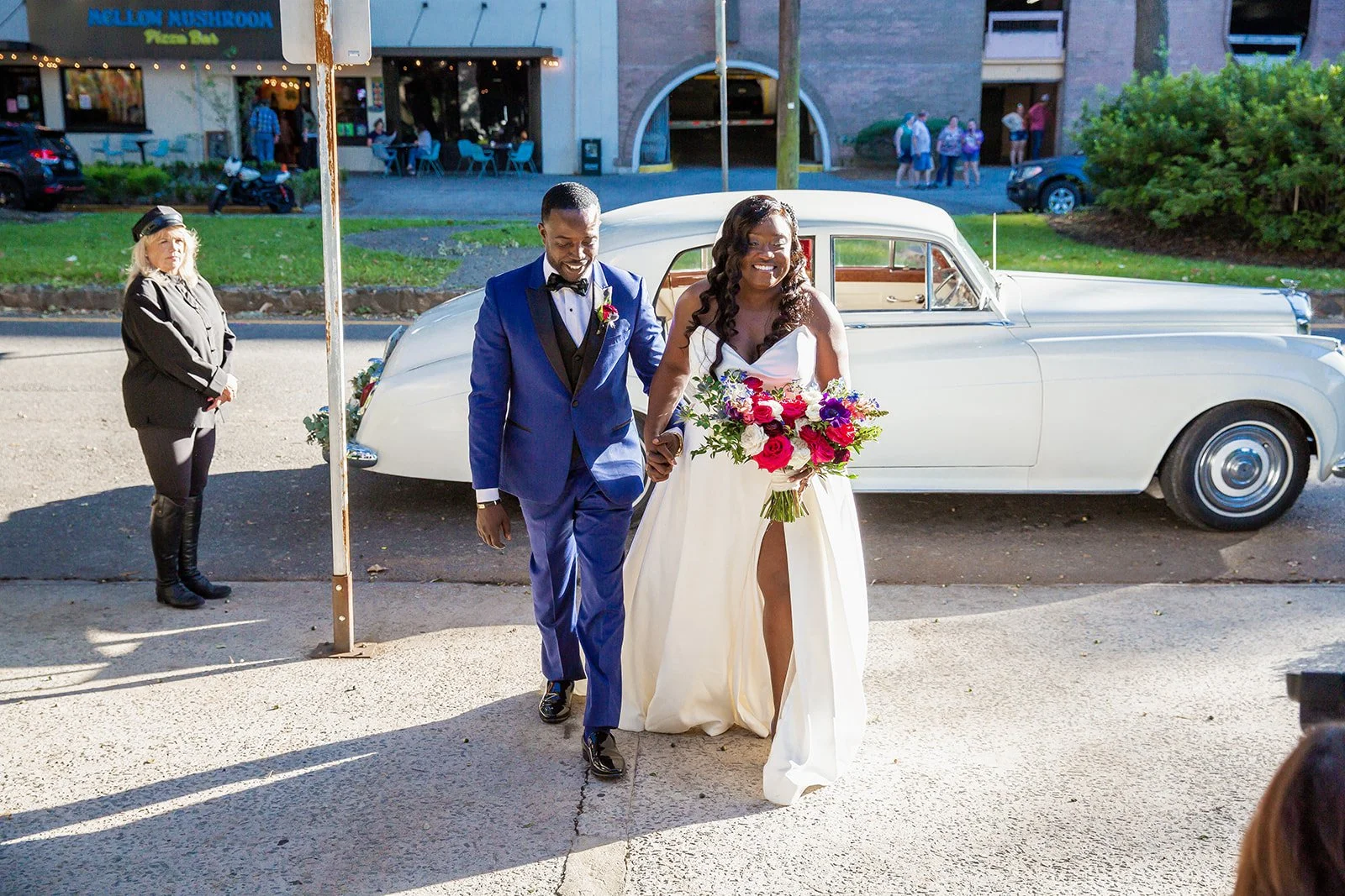 Vibrant Modern Florals for Shametra + Draper's Savannah Wedding at ...