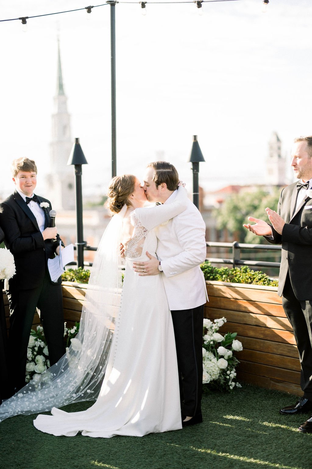A Sophisticated Southern Wedding at the Perry Lane Hotel in Savannah ...