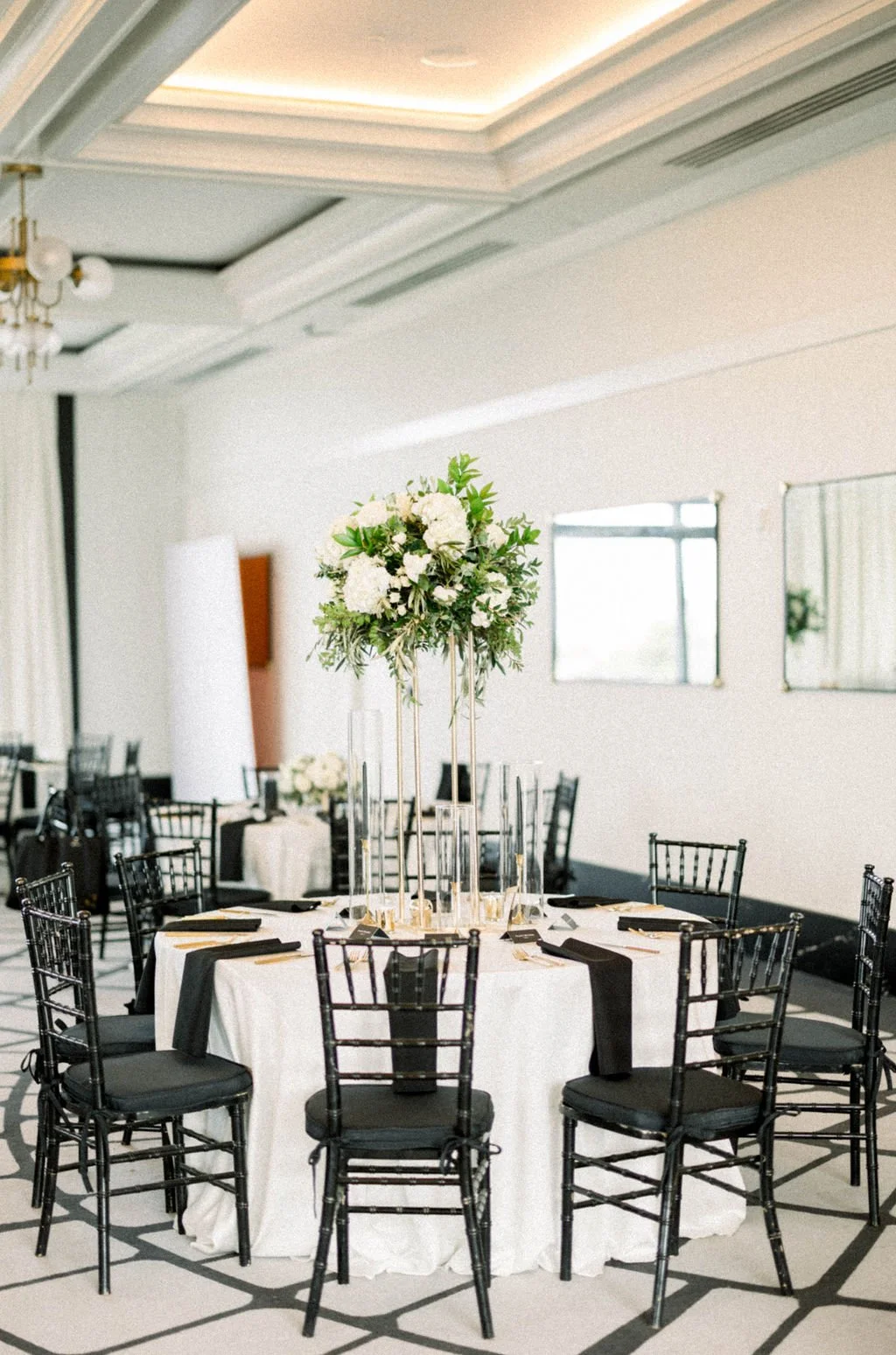 A Sophisticated Southern Wedding at the Perry Lane Hotel in Savannah ...