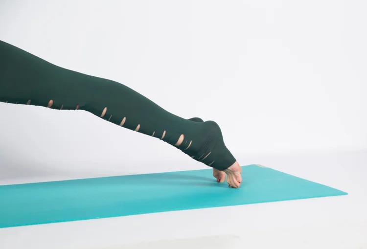 Learn How to Roll Over Your Toes from Upward Facing Dog to Downward ...