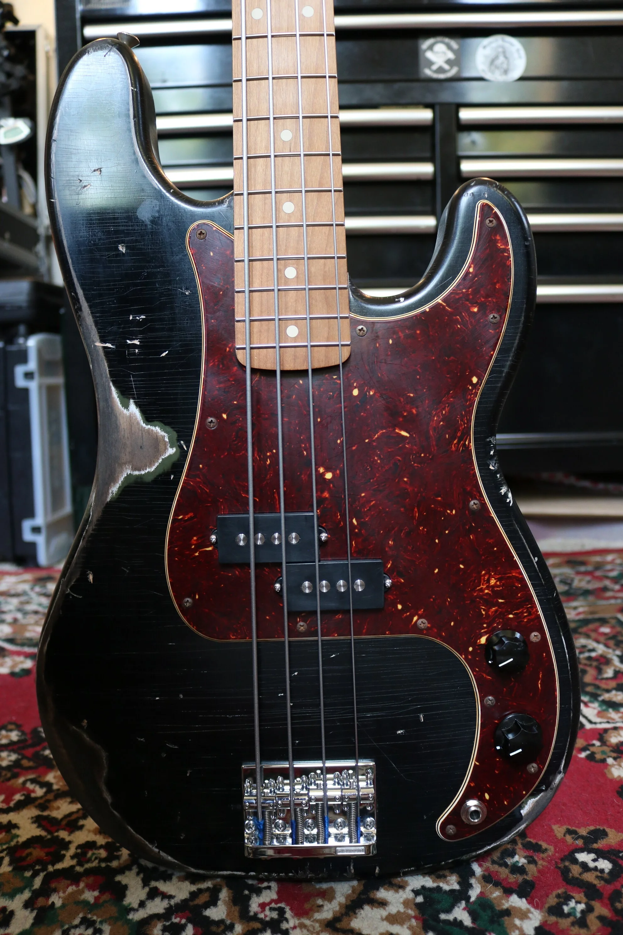 ModernGuitartech-CUSTOM GUITARS BUILT IN LOS ANGELES