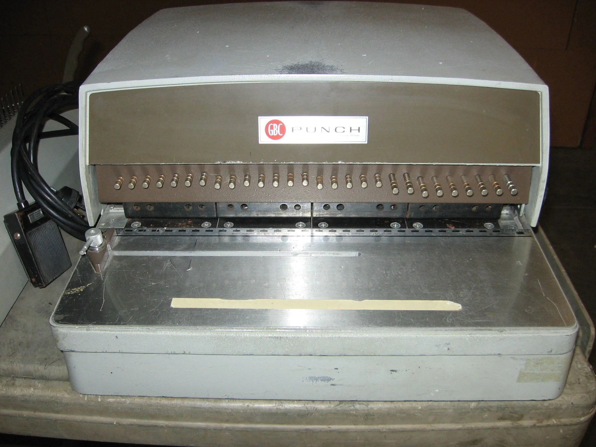 GBC Heavy duty punch & comb inserter — Graphic Accessories