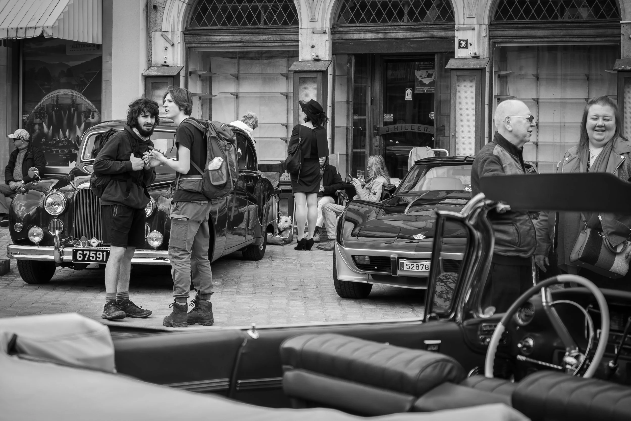 Straatfotografie in Echternach - oldtimers spotten — viewfinder