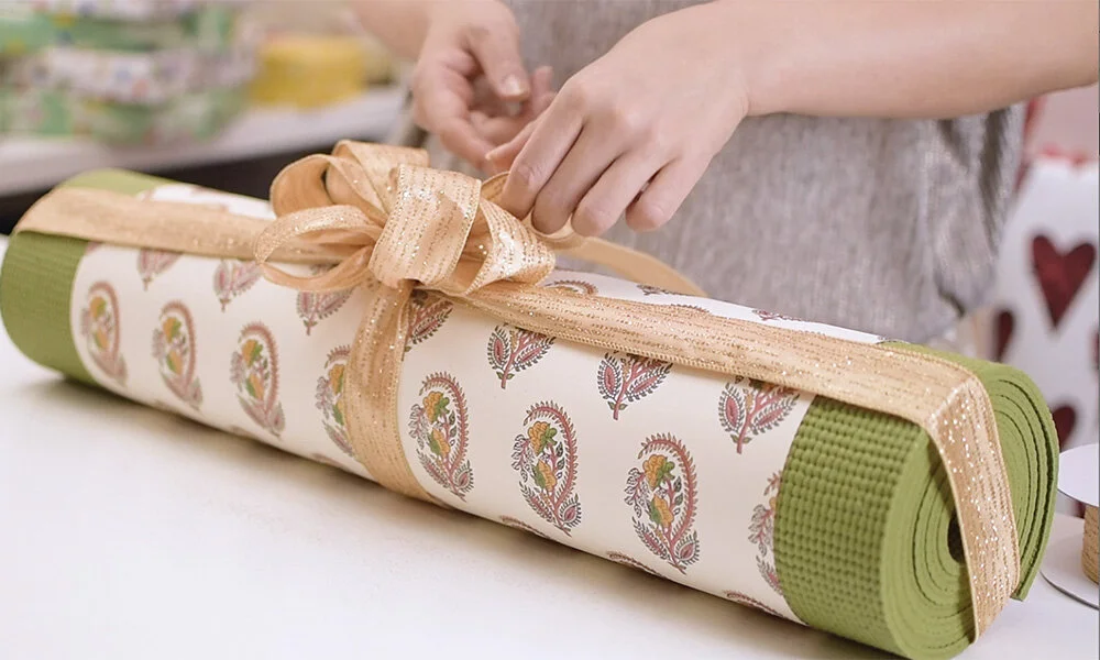 Holiday Inspiration #8 - My 3 Rules of Wrapping ANY Odd Shapes — Shiho ...