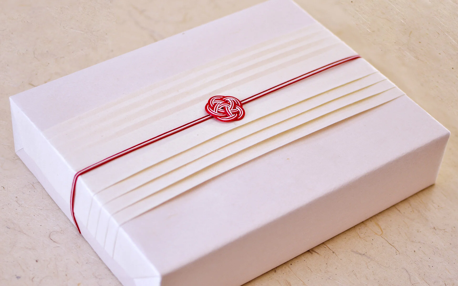 Gift wrapping in the press - El Mueble — Shiho Masuda Gift Wrapping