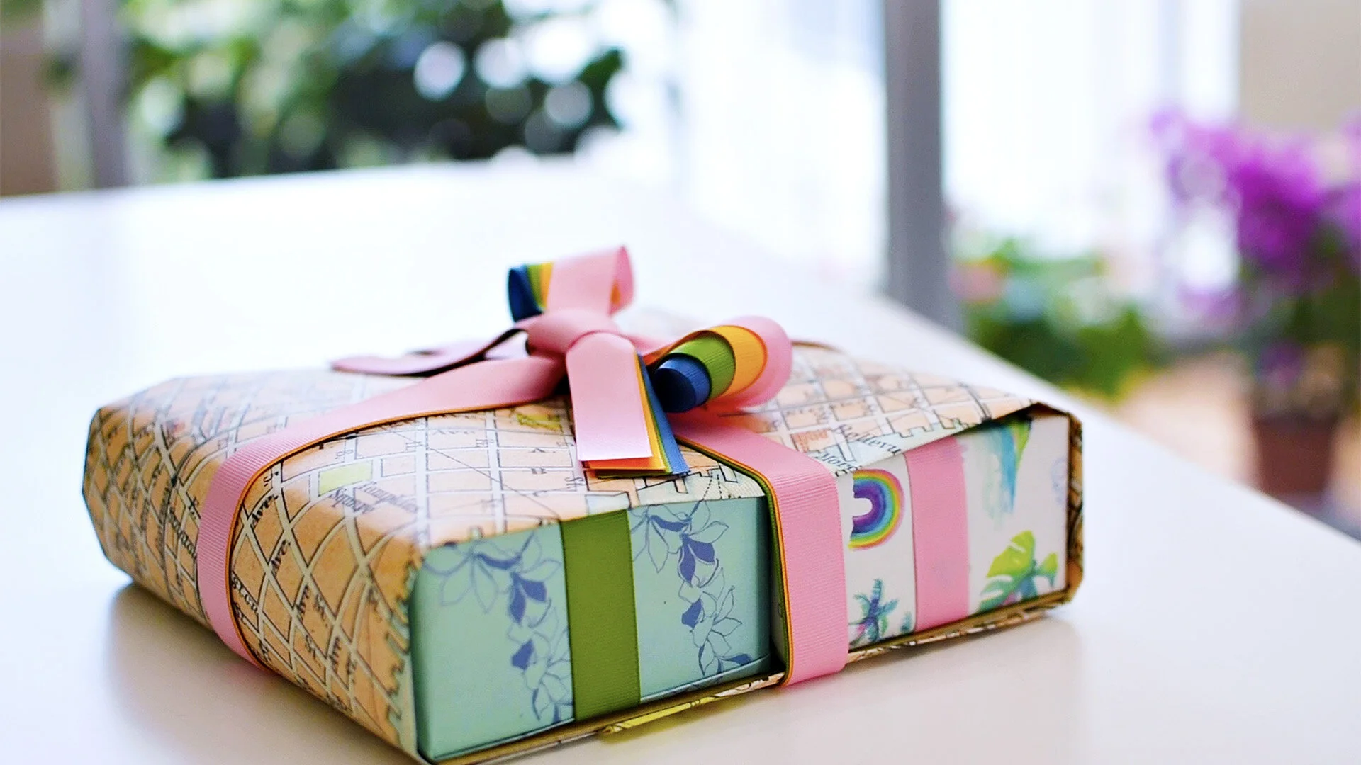Traveling-themed gift wrapping — Shiho Masuda Gift Wrapping