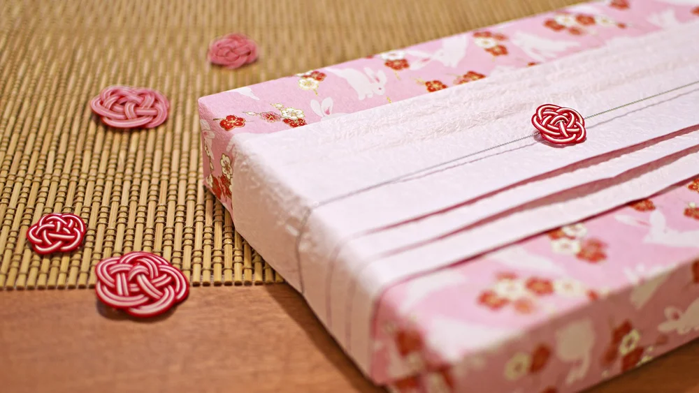 Japanese style pleats gift wrapping — Shiho Masuda Gift Wrapping