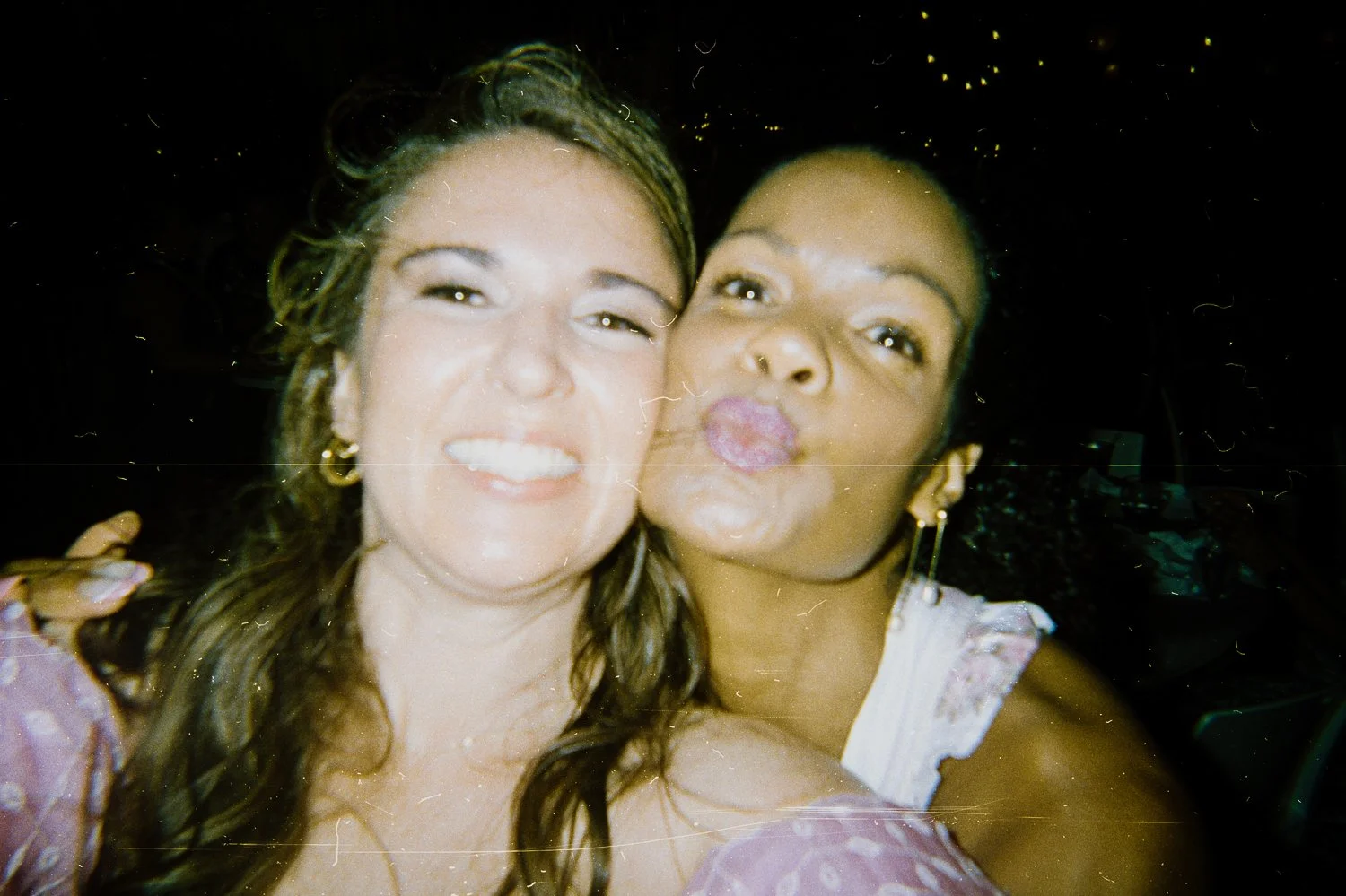 The 2025 Guide to Stylish Disposable Cameras for Weddings.