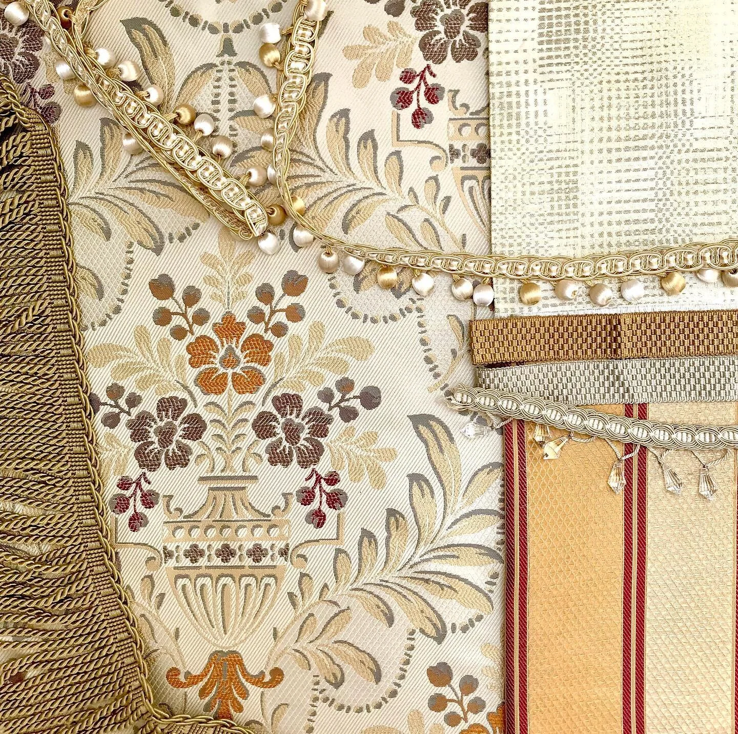 Lifestyle Gallery — The Silk Gallery Collection