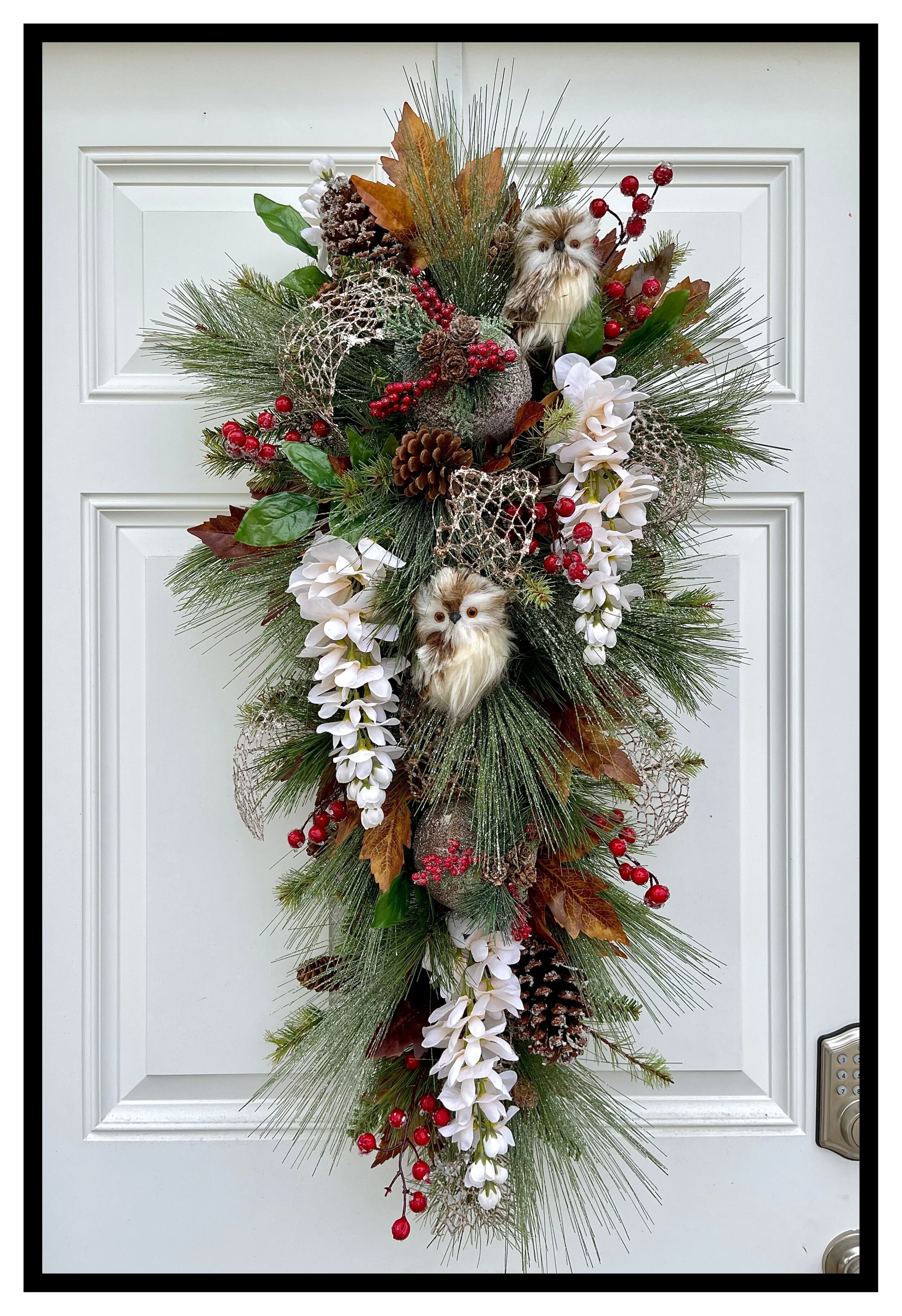 Christmas Door Swags | Elegant Christmas Wreaths | Holiday Decorations ...